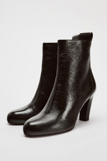 サッと履くだけでOK！【ZARA】40・50代の垢抜け♡「美人見えブーツ」（ftn-fashion trend news-）｜dメニューニュース（NTTドコモ）