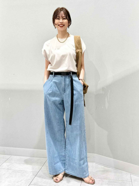 「デニム × ワイド」どう穿けばいい？【GU】40・50代が真似したい「サマ見えパンツコーデ」（ftn-fashion trend news-）｜dメニューニュース（NTTドコモ）