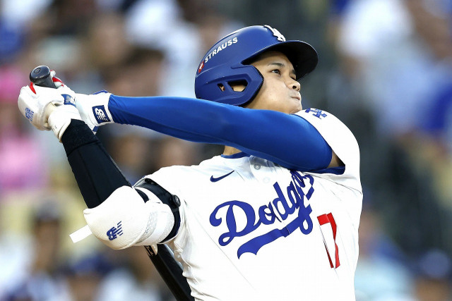 「本当に非現実的だよ」 大谷翔平、今PS初スイングが“史上4番目”の衝撃弾...米記者あ然「MVP MVP MVP」「挨拶代わりの先頭打者弾だ」（THE DIGEST）｜dメニューニュース ...