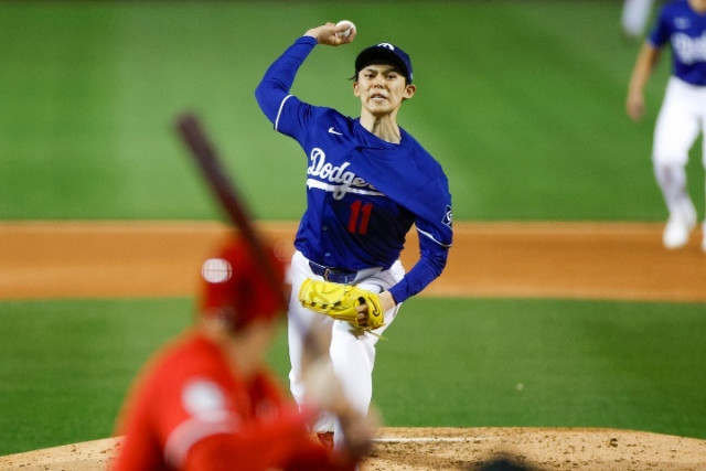 「佐々木朗希の才能は狂気の沙汰だ」MLBが震撼した“令和の怪物”のOP戦初登板。最速160キロの鮮烈デビューに衝撃「えげつないだろ…」（THE DIGEST）｜dメニューニュース（NTTドコモ）